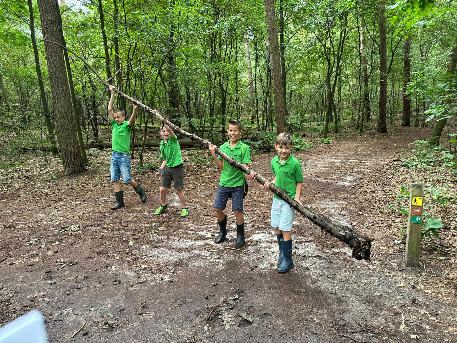 Jeugd op ontdekkingsreis in het bos - Heeze Leende
