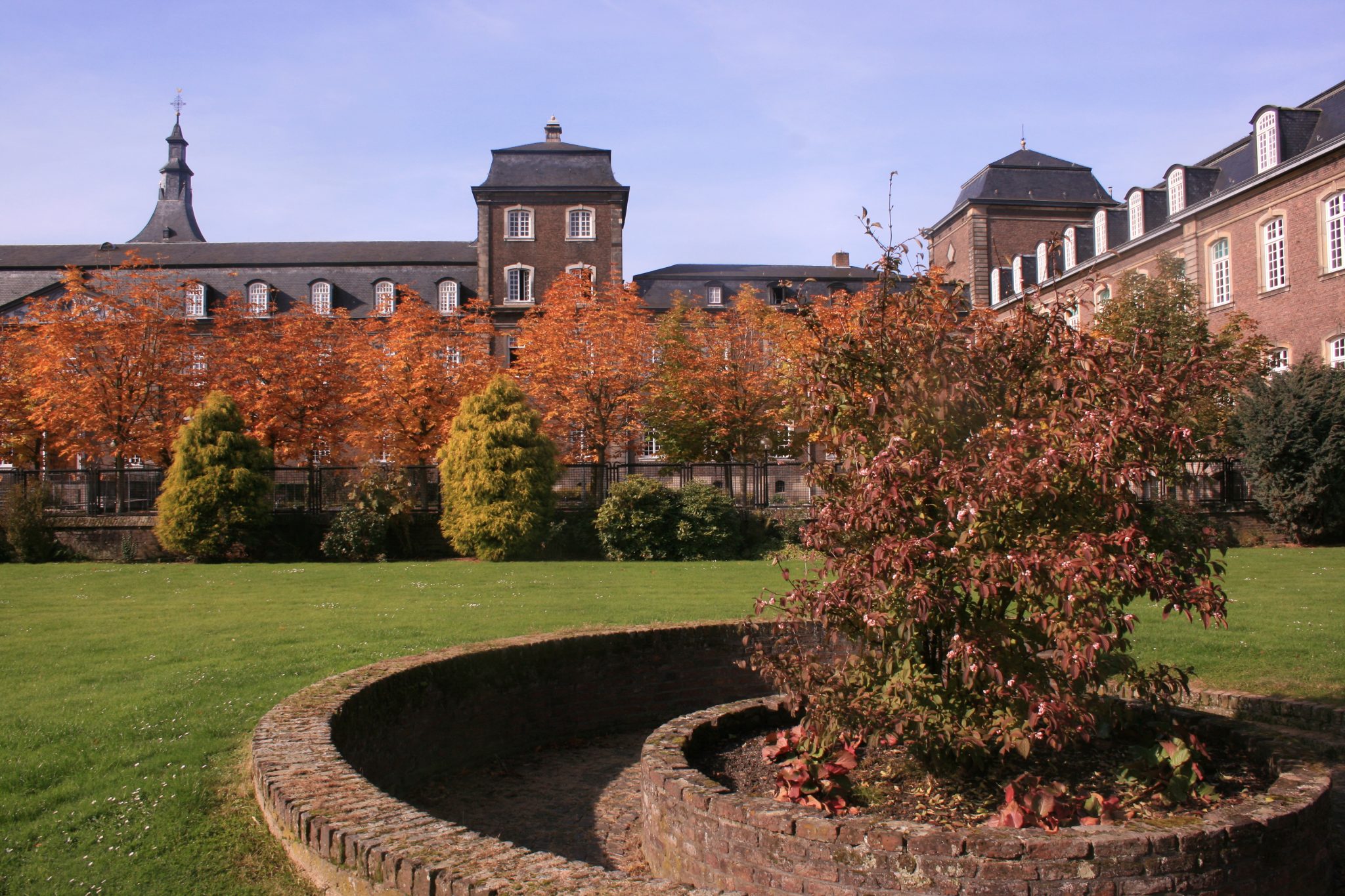 Rondleiding Abdij Rolduc en rondwandeling door historische driehoek ...