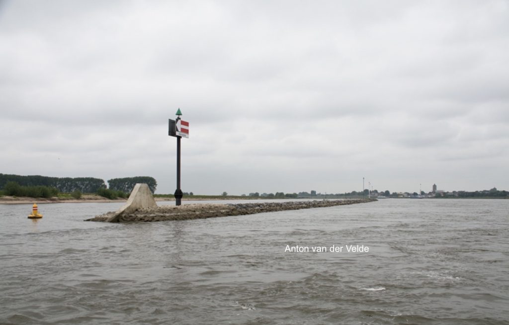 Langsdammen in de Waal - West-Betuwe